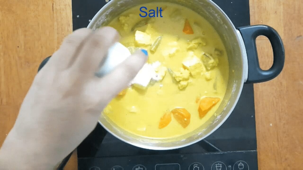 Vegetarian Thai Yellow Curry | Homemade yellow Thai curry